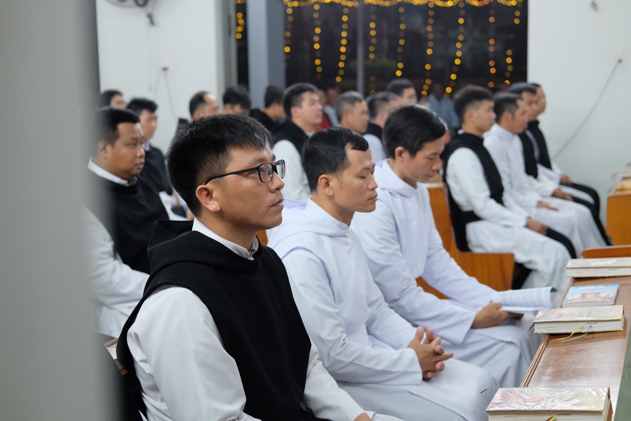 Hội Thánh đón nhận ơn cứu độ theo Hiến chế Tín lý Lumen Gentium, số 7 ...